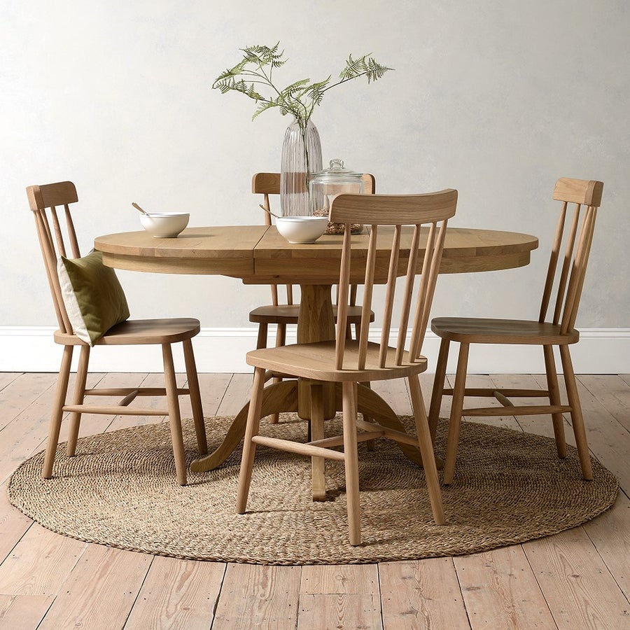 Elkstone Mellow Oak 4-6 Seater Round Extending Dining Table